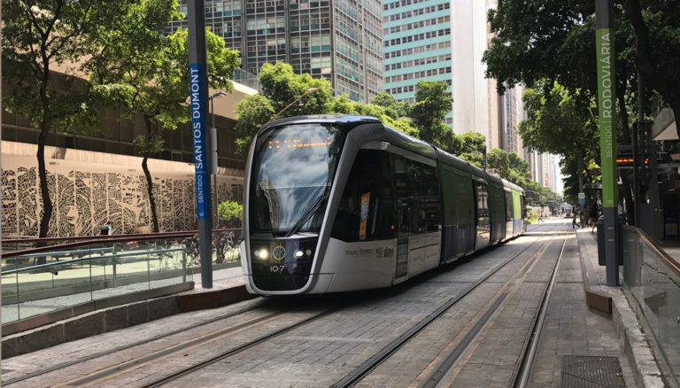Como usar o VLT Carioca, a melhor maneira de andar pelo centro do ...