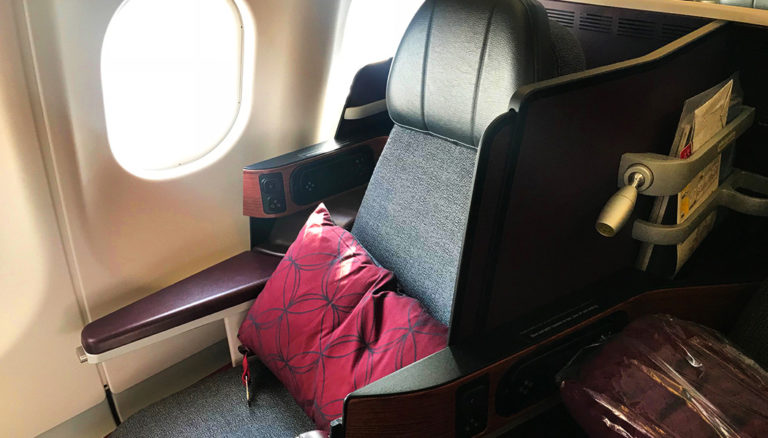 Como é voar na classe executiva da Qatar no Airbus A330-300