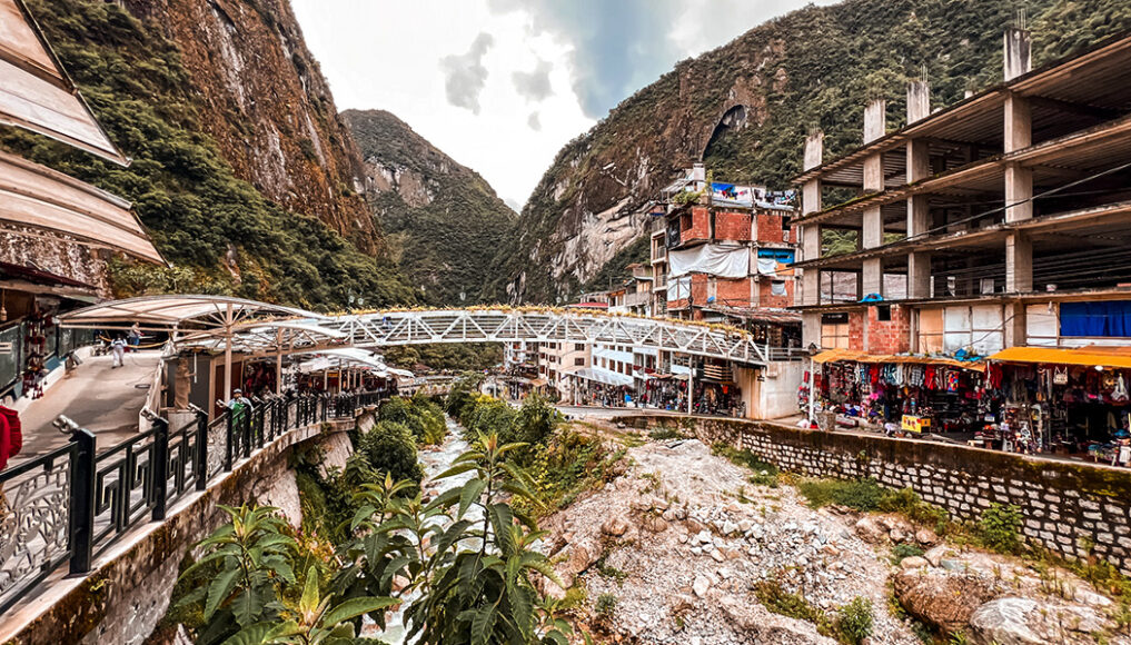 Águas Calientes, também conhecida como Machu Picchu Pueblo